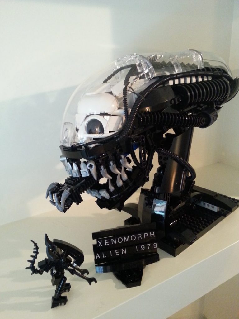 LEGO Xenomorph Bust MOC created by Blair Archer | Destroy This Nerd